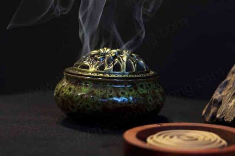 Instructions for using direct lighting incense properly